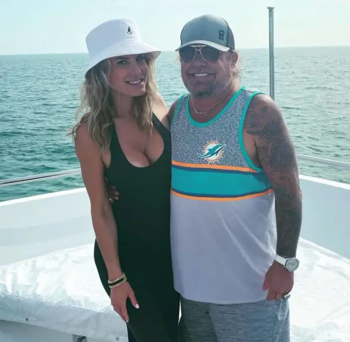 MÖTLEY CRÜE's VINCE NEIL Shows His New Look And Fans Are Happy