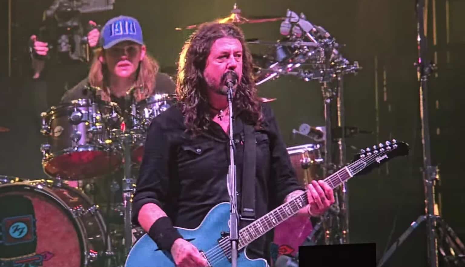 TAYLOR HAWKINS' Son SHANE Performs 'I'll Stick Around' With FOO ...