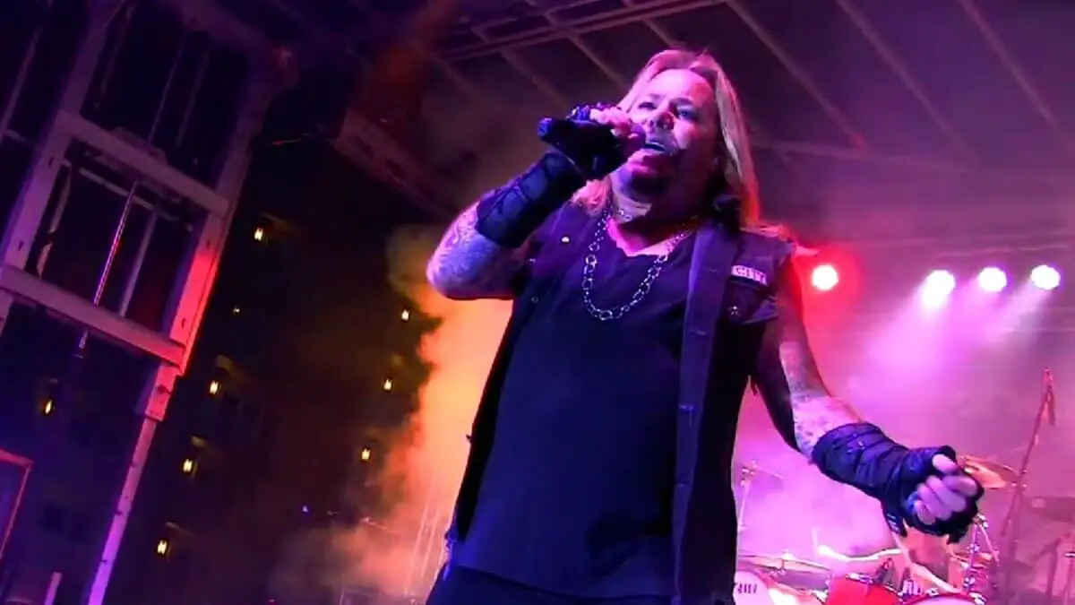 VINCE NEIL Returns To The Stage After Nearly A Year Away (Video)