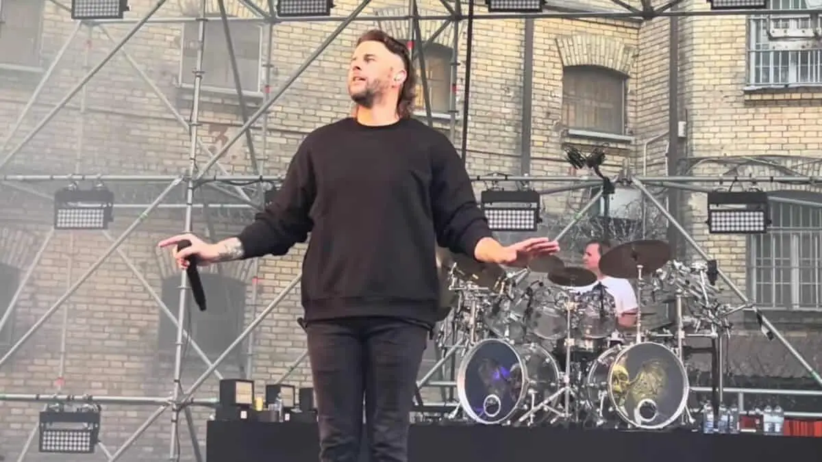 M. SHADOWS’ Vocal Injury Forces AVENGED SEVENFOLD To Postpone Tour ...