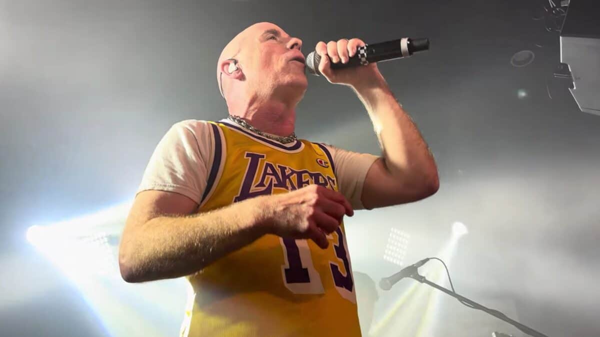 JOHN BUSH Celebrates His ANTHRAX Era With Debut Solo Show (Video)